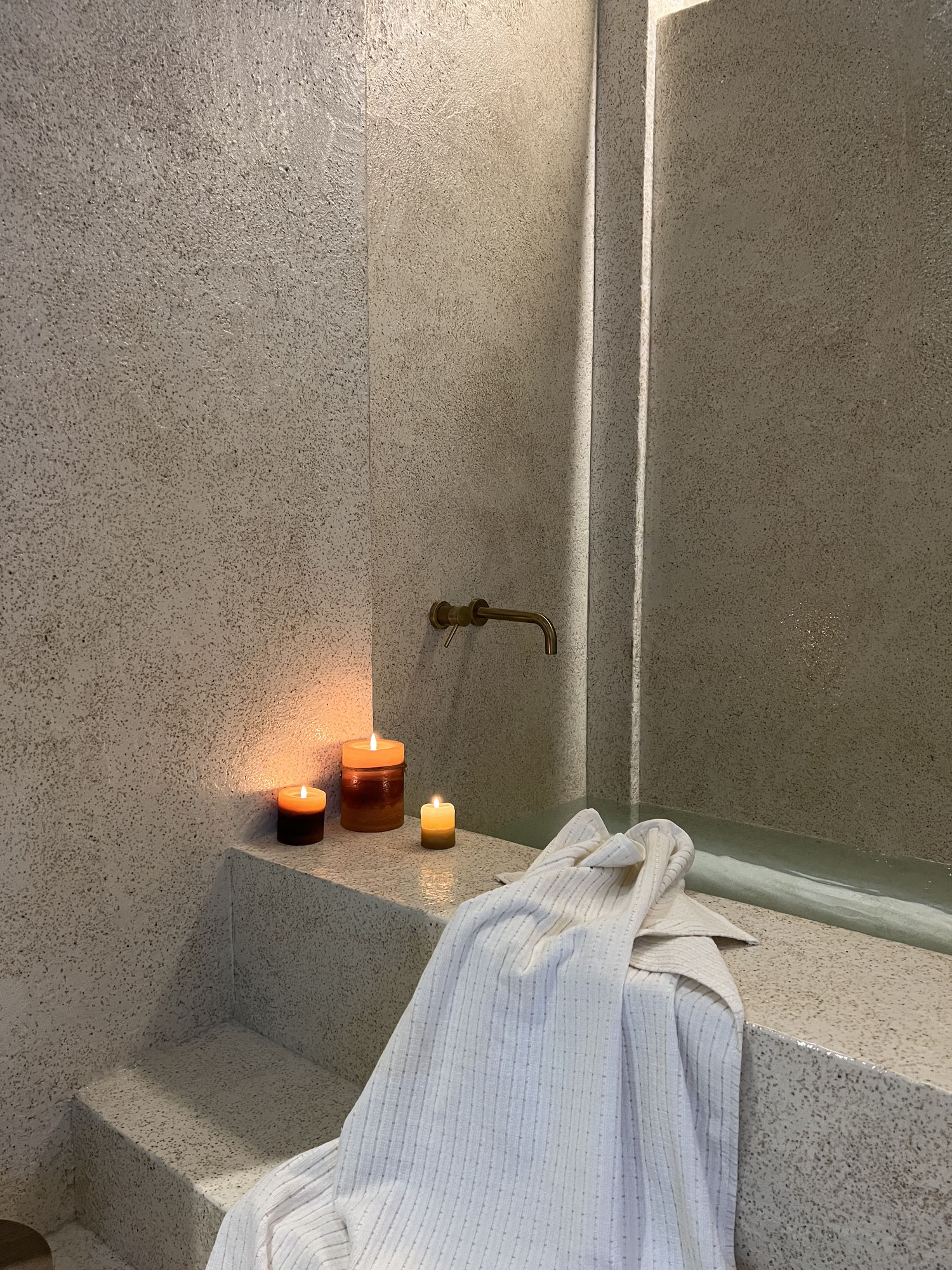 ΠΡΩΤΟΣΤΑΤΩΝΤΑΣ ΣΤΗΝ ΚΑΙΝΟΤΟΜΙΑ